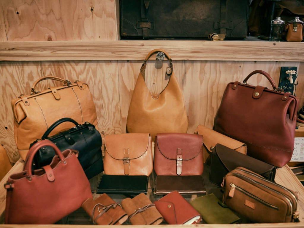 RESO.の鞄や小物たちの現品販売を実施中！！