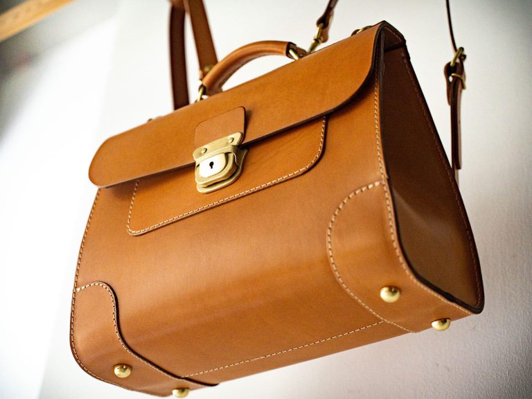 SAMPLE ROOM Report.17｜革鞄・革小物のHERZ公式通販