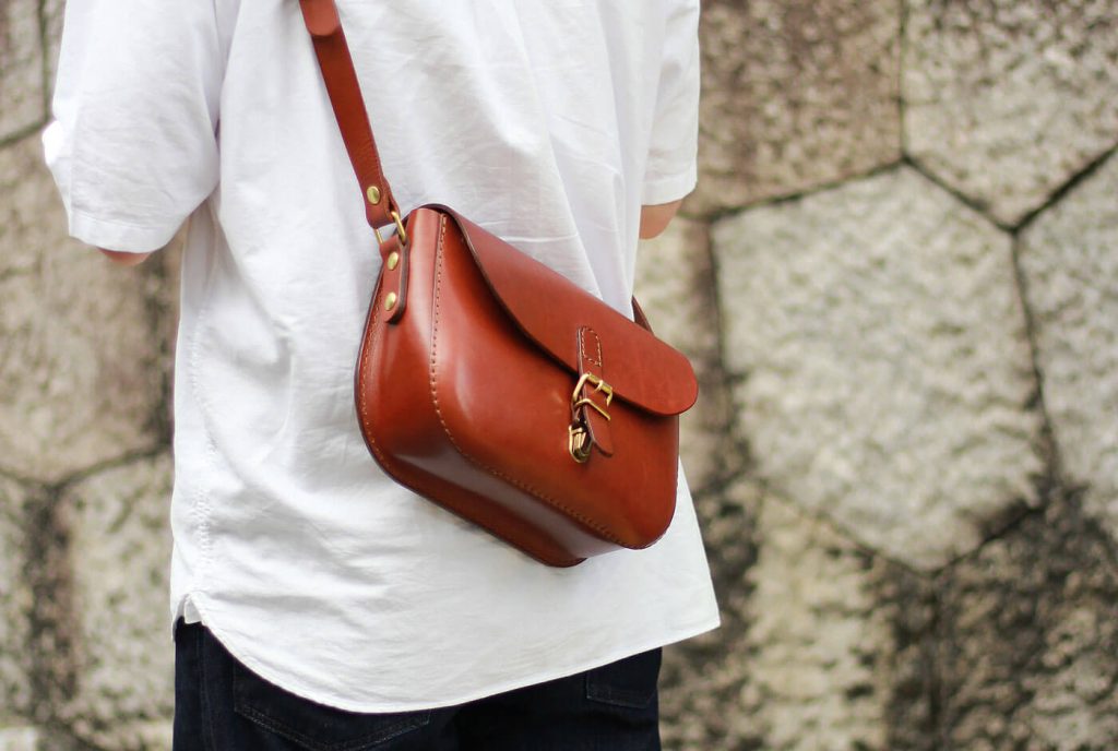 名古屋店作り手：小林愛用「ぷっくりショルダー(CK-7)」｜革鞄・革小物のHERZ公式通販